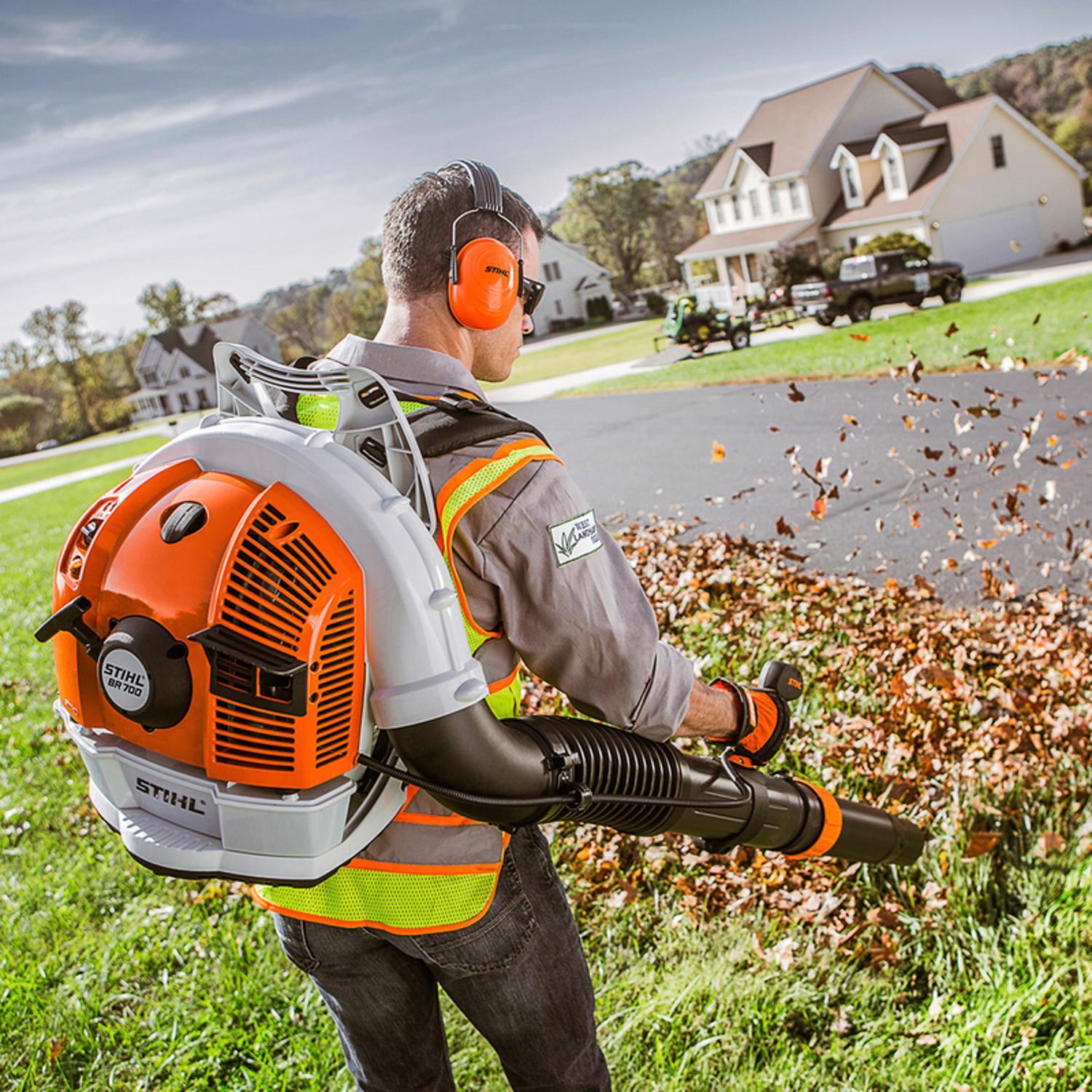 STIHL BR 700 197 mph 912 CFM Gas Backpack Leaf Blower Mfr 42820111622US Ace Hardware